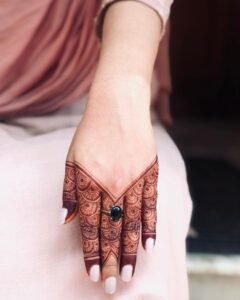 Minimalist Mehndi Designs for Modern Elegance