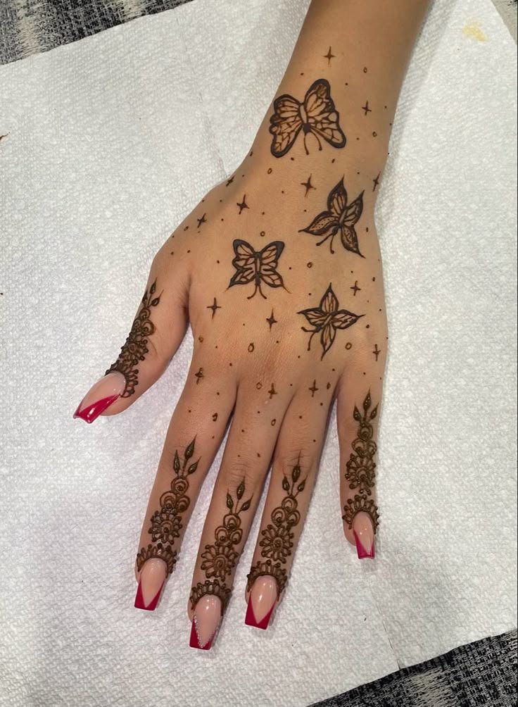 Beautiful Butterfly Mehndi Design | Simple & Stylish