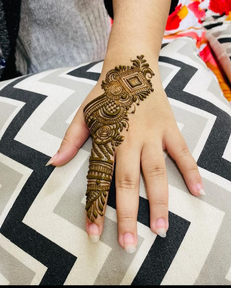 Latest Bail Mehndi Design – Fresh & Graceful Vine Patterns